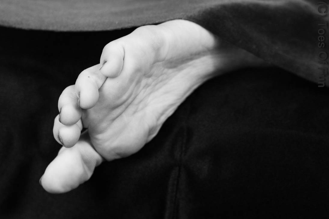 Toes Of Fun Redvelvetbw 3 By Toesoffun On Deviantart