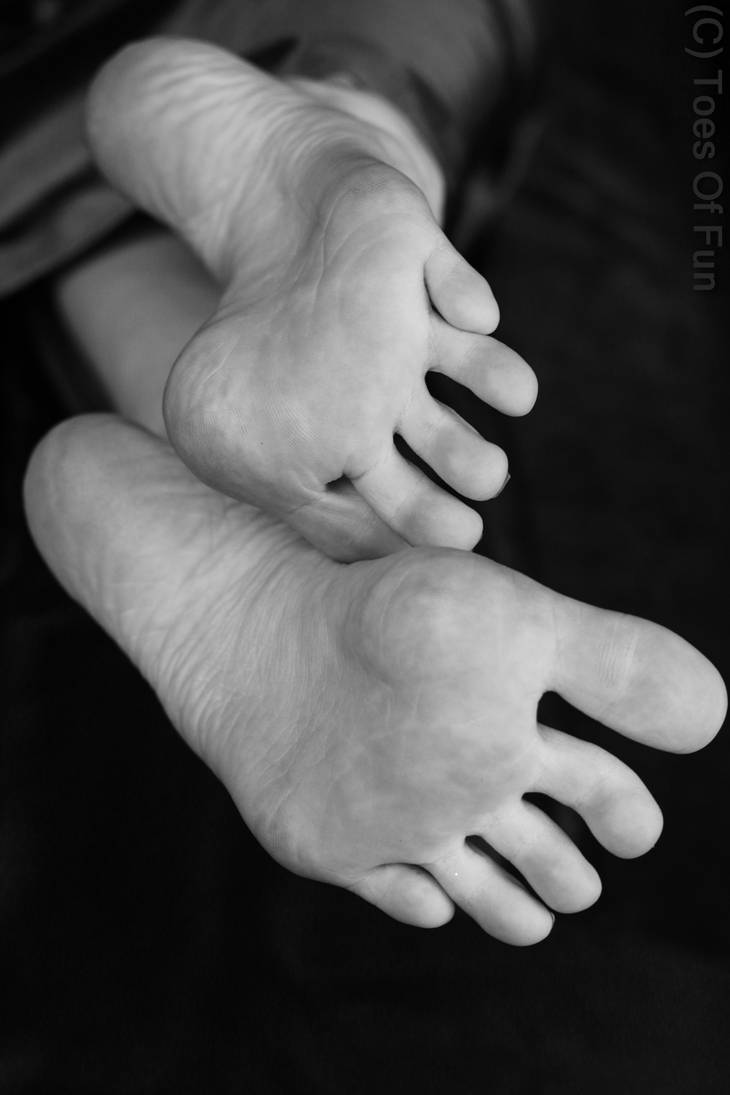 Toes Of Fun Redvelvetbw 50 By Toesoffun On Deviantart