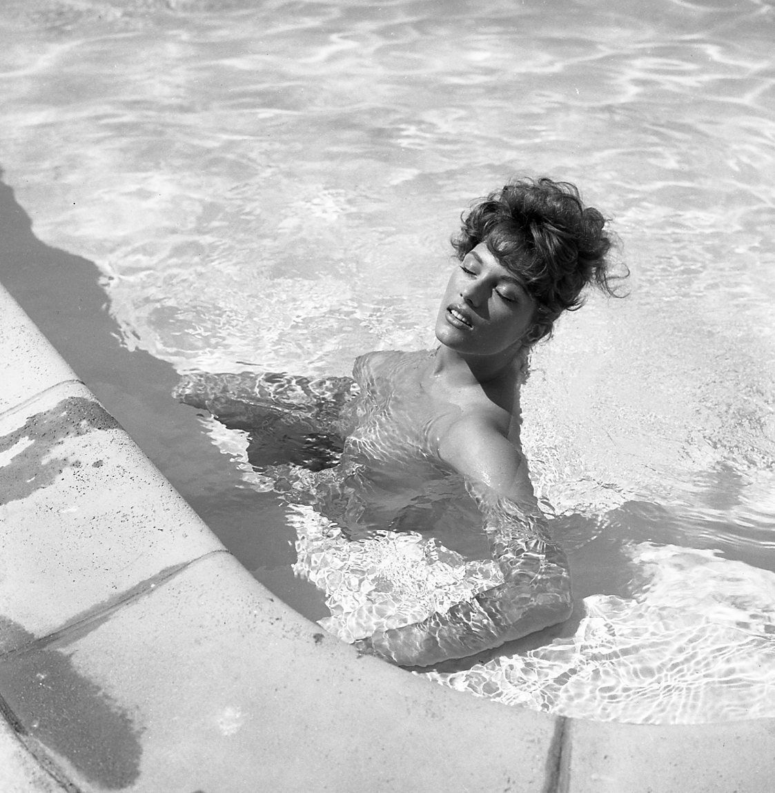 Dolores Reed Pool2 02 by magoothings on DeviantArt Dolores Reed Pool2 02 by magoothings on DeviantArt