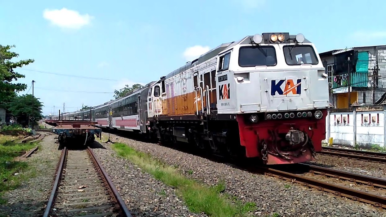 Cc 206 13 61 Yk With Argo Bromo Anggrek Train By Railfansdaop4 On Deviantart