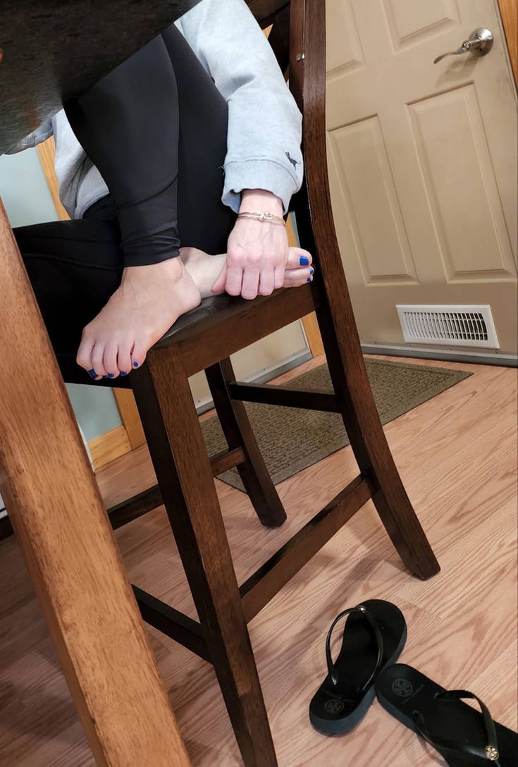 Moms Feet By Footlover09876 On Deviantart