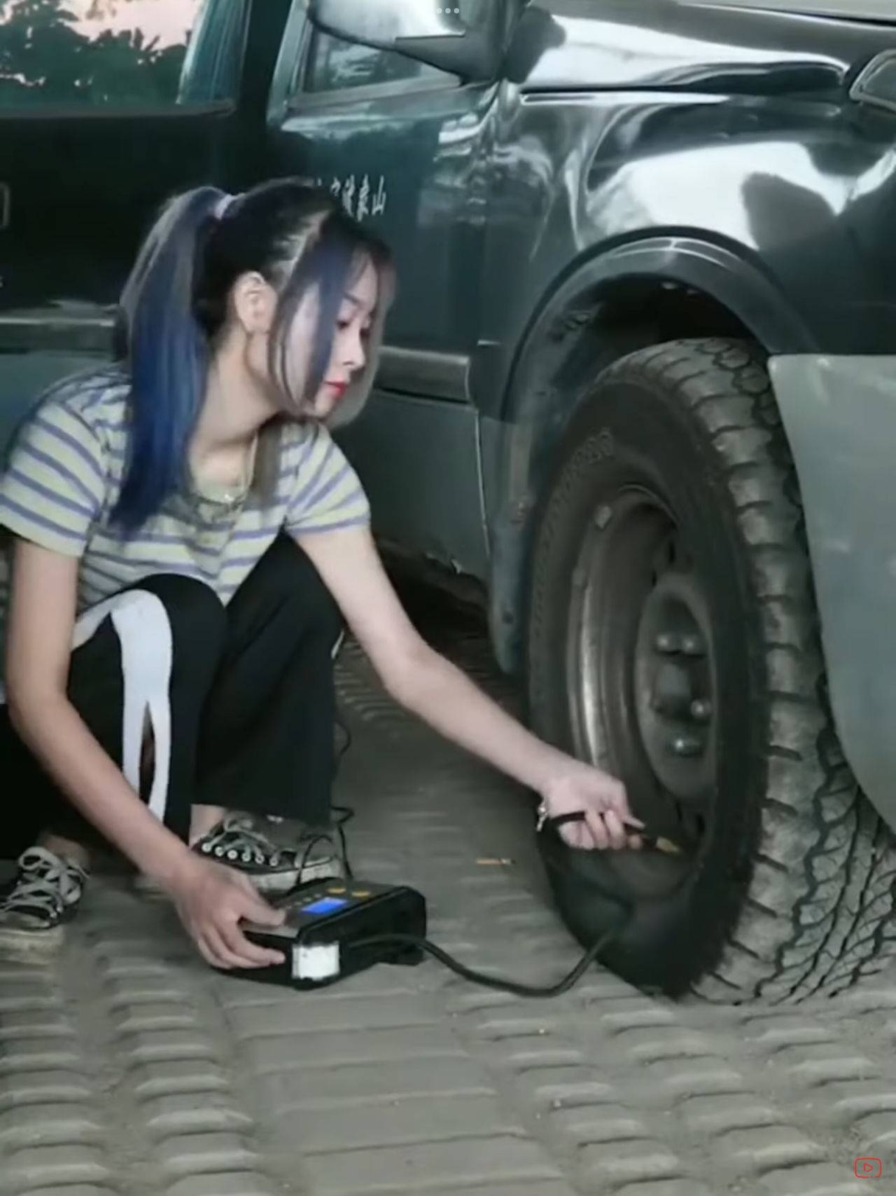 She Inflated Her Flat Tire 2 By Kevinbourke On Deviantart