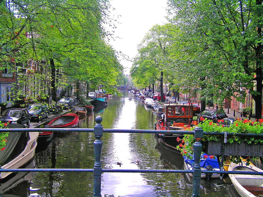 Canal Amsterdam by CitizenFresh on DeviantArt