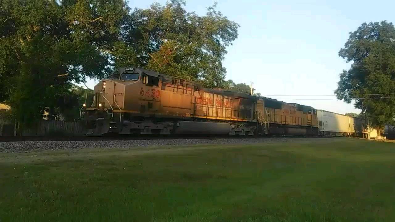 UP C44AC + SD70M hauls EB Manifest 60mph sunrise. by HighIronGraphics ... UP C44AC + SD70M hauls EB Manifest 60mph sunrise. by HighIronGraphics ...