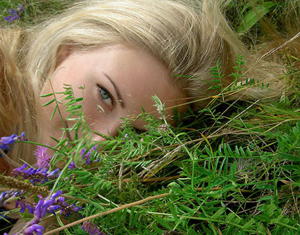 Wallpaper Girl Grass By Kleopatra77 On Deviantart