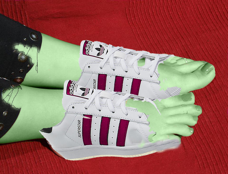 She Hulk Feet Out Of Shoes By Shehulklover75 On Deviantart