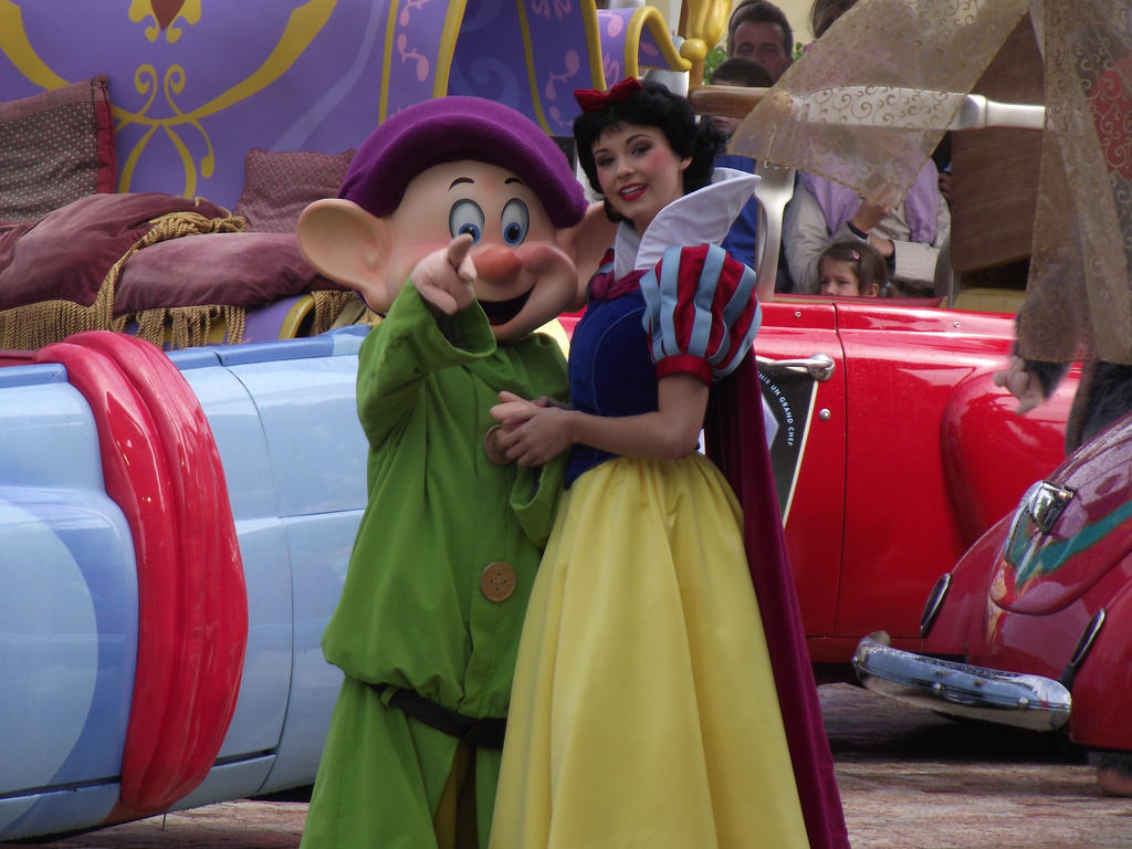 Disney Memories Snow White And Dopey By Bellesprince On Deviantart