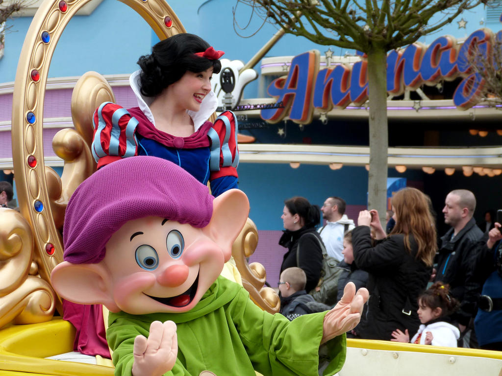 Disney Memories Snow White And Dopey By Bellesprince On Deviantart
