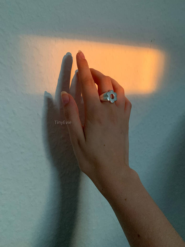 Female Hand Playing With Light 03 By Tinyevie On Deviantart