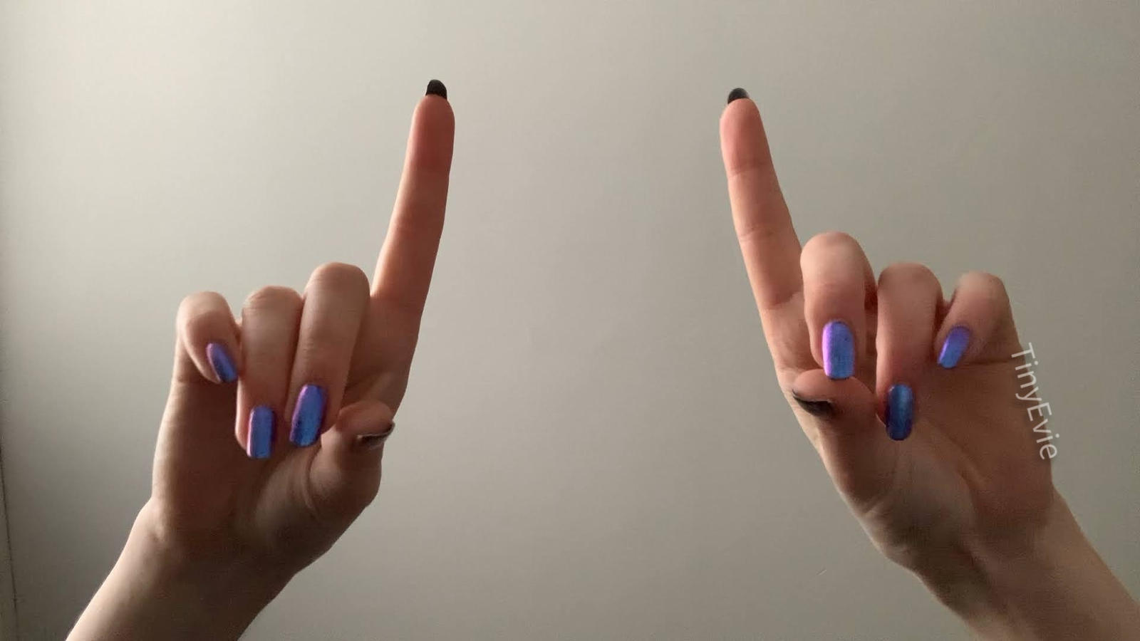 Female Hand With A Symmetric Pose 03 By Tinyevie On Deviantart