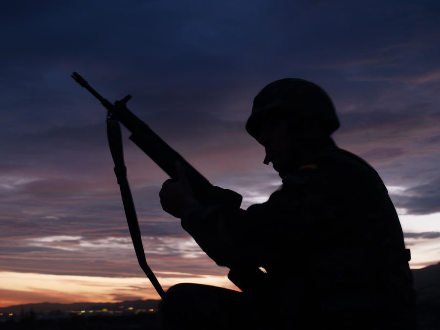 Soldado a Contraluz by Mithos-2000 on DeviantArt