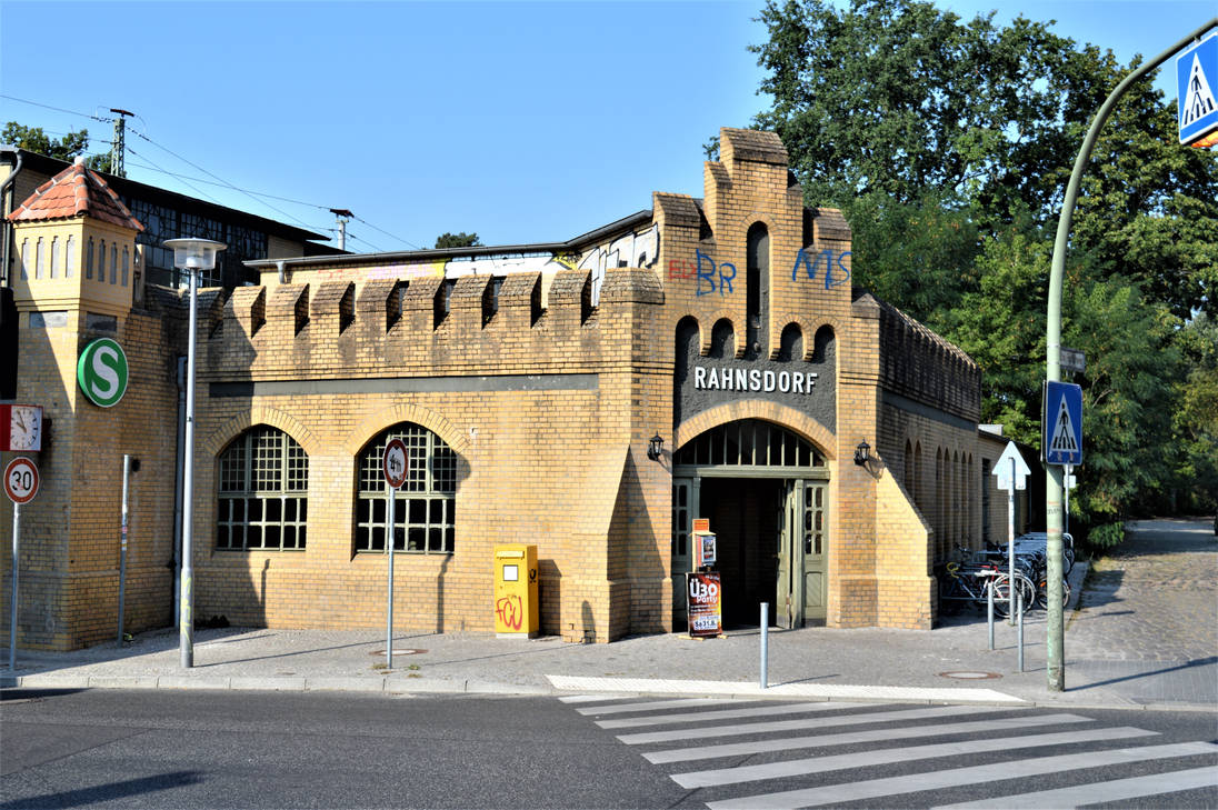 Berlin - S-Bahnhof Rahnsdorf by Northlander-Photos on DeviantArt Berlin - S-Bahnhof Rahnsdorf by Northlander-Photos on DeviantArt