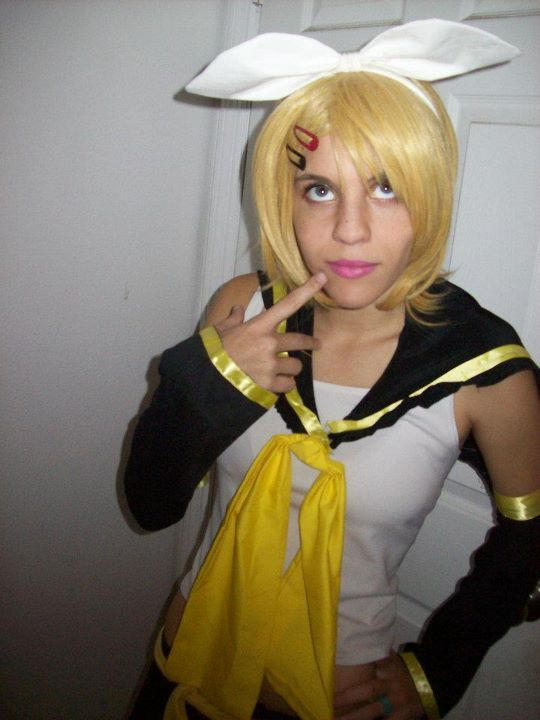 Rin Kagamine By Zombiexxcandy On Deviantart