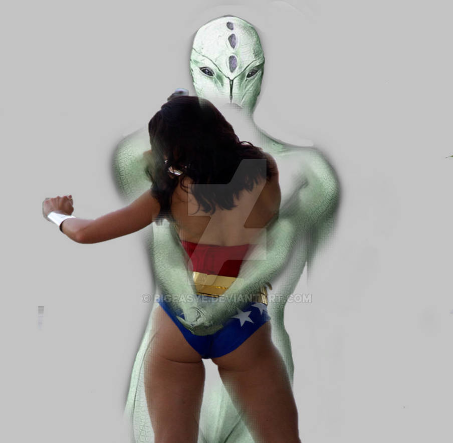 wonder woman vs alien by bigeasye on DeviantArt wonder woman vs alien by bigeasye on DeviantArt