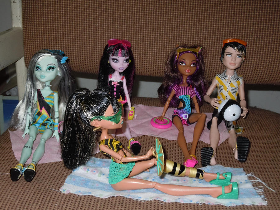 Monster High Swimsuit Edition By Devizone77 On Deviantart