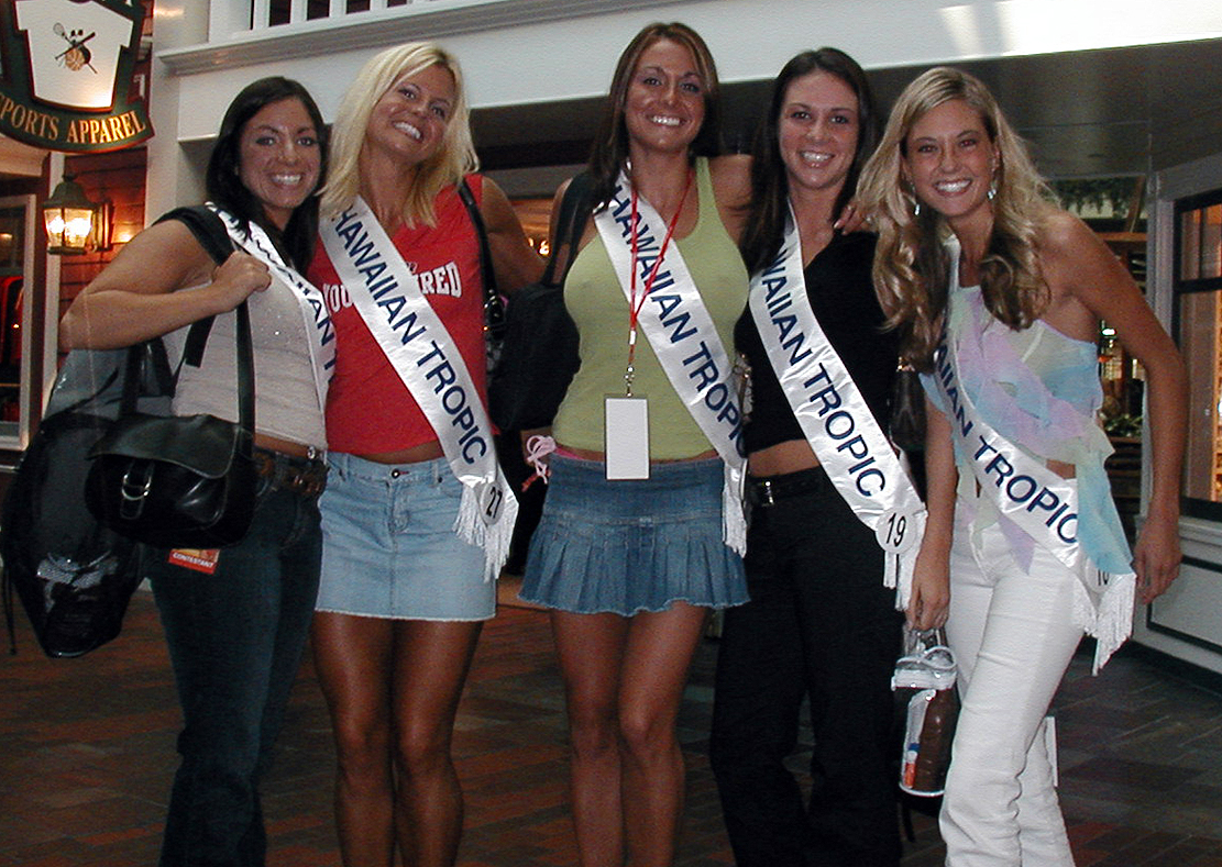 09 10 04 Hawaiian Tropic Girls By Wilcox660 On Deviantart