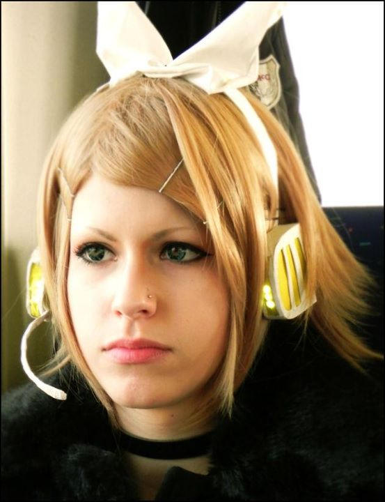 Kagamine Rin Cosplay By Reiichi5 On Deviantart