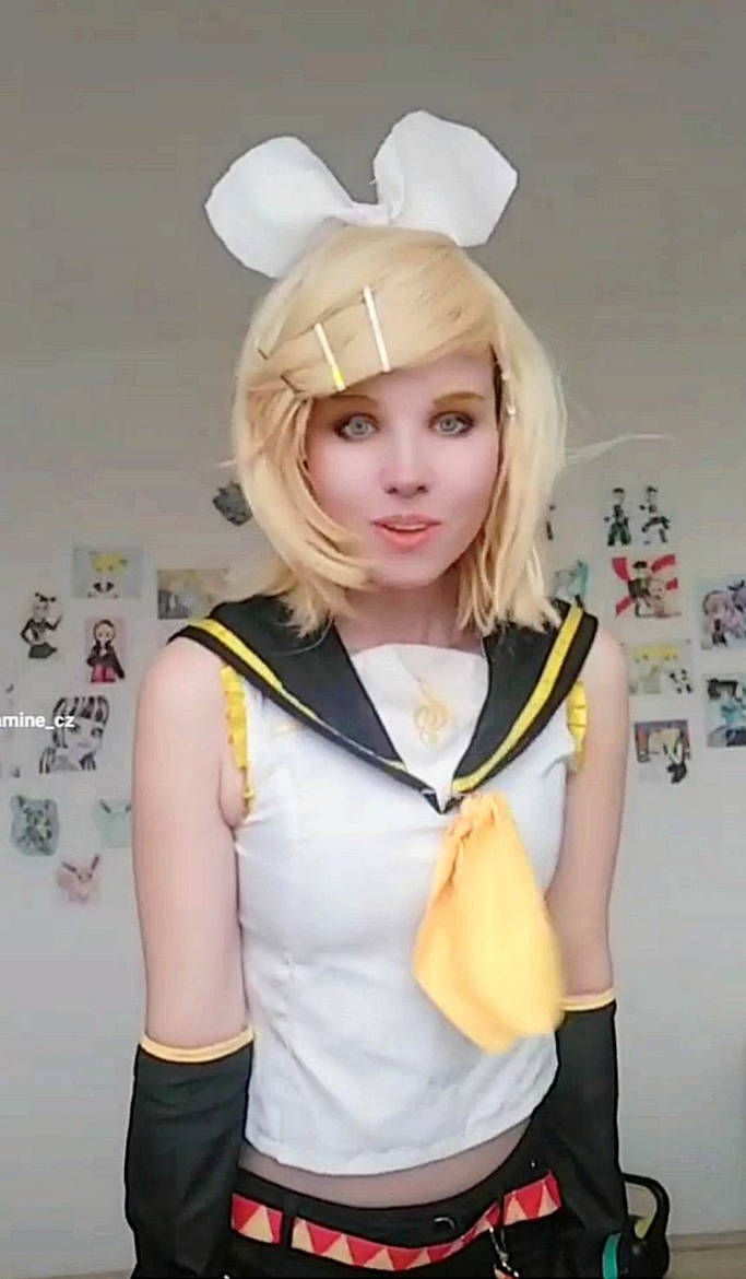 Kagamine Rin Cosplay By Rinkagaminecz On Deviantart