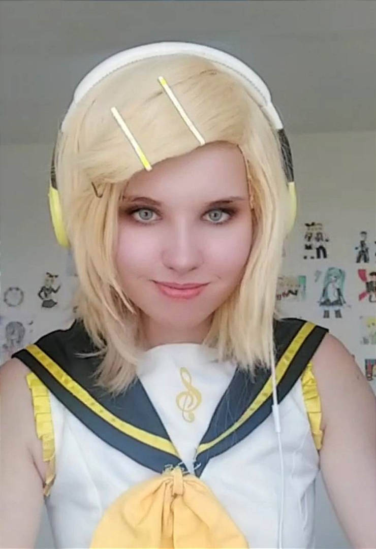 Rin Kagamine Cosplay By Rinkagaminecz On Deviantart