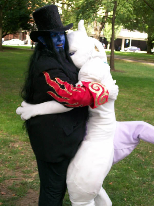 Mewtwo Hug Attacks 2 By Newstarlight On Deviantart