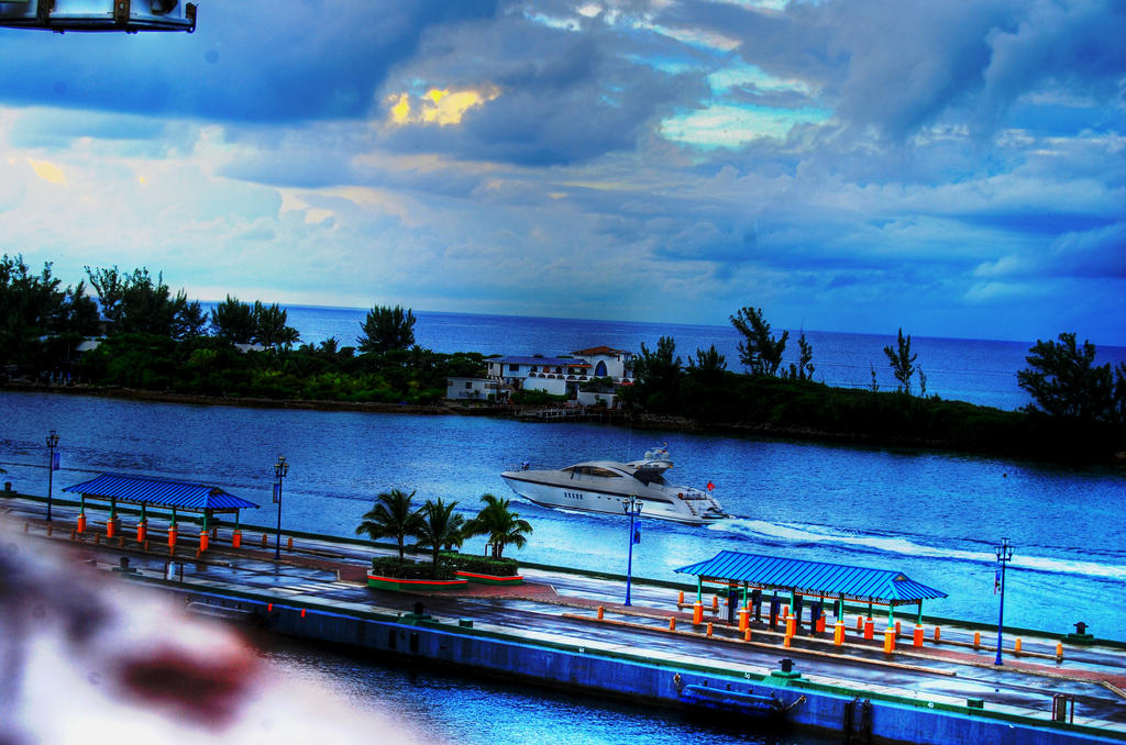 Yacht by Baietu on DeviantArt