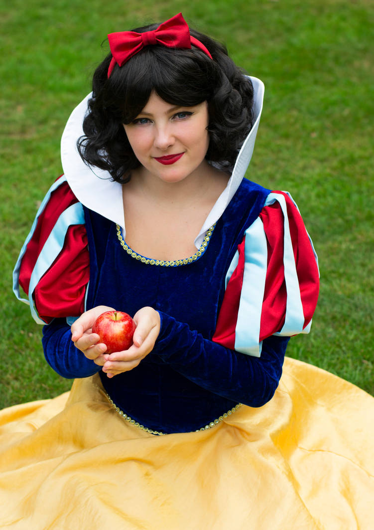 Snow White By Kotonecosplay On Deviantart