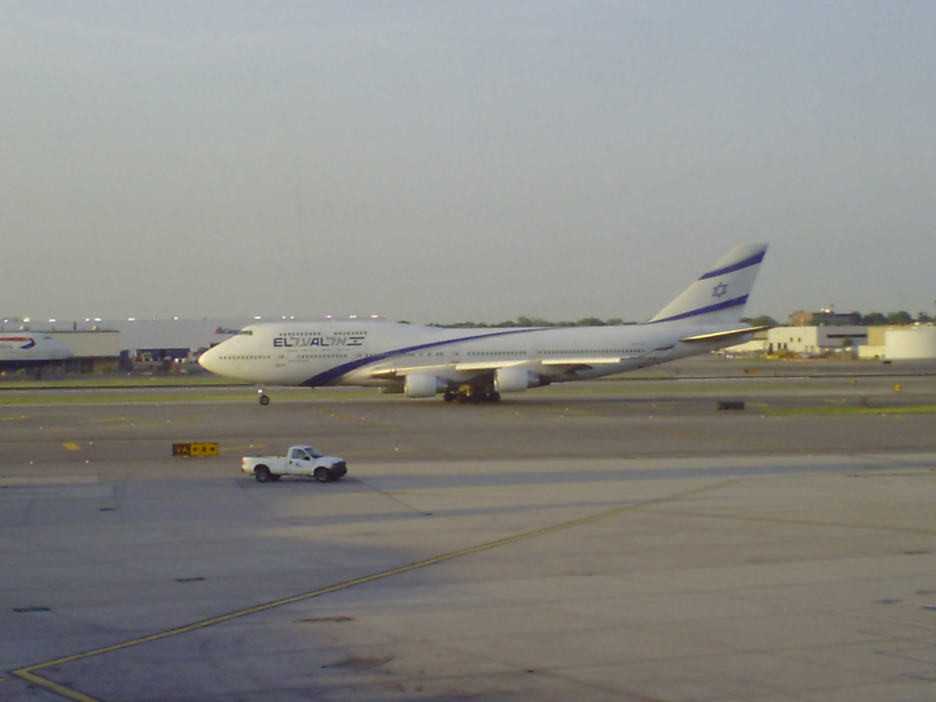 El Al Boeing 747-400 by BluebottleFlyer on DeviantArt El Al Boeing 747-400 by BluebottleFlyer on DeviantArt