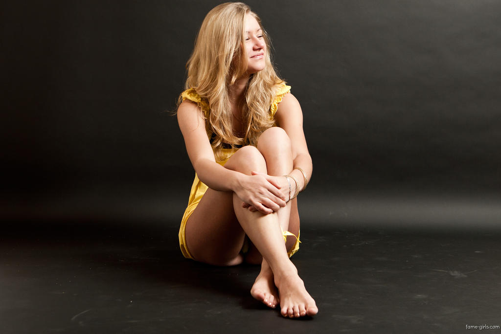 Ella Yellow Smile By Famegirlsella On Deviantart