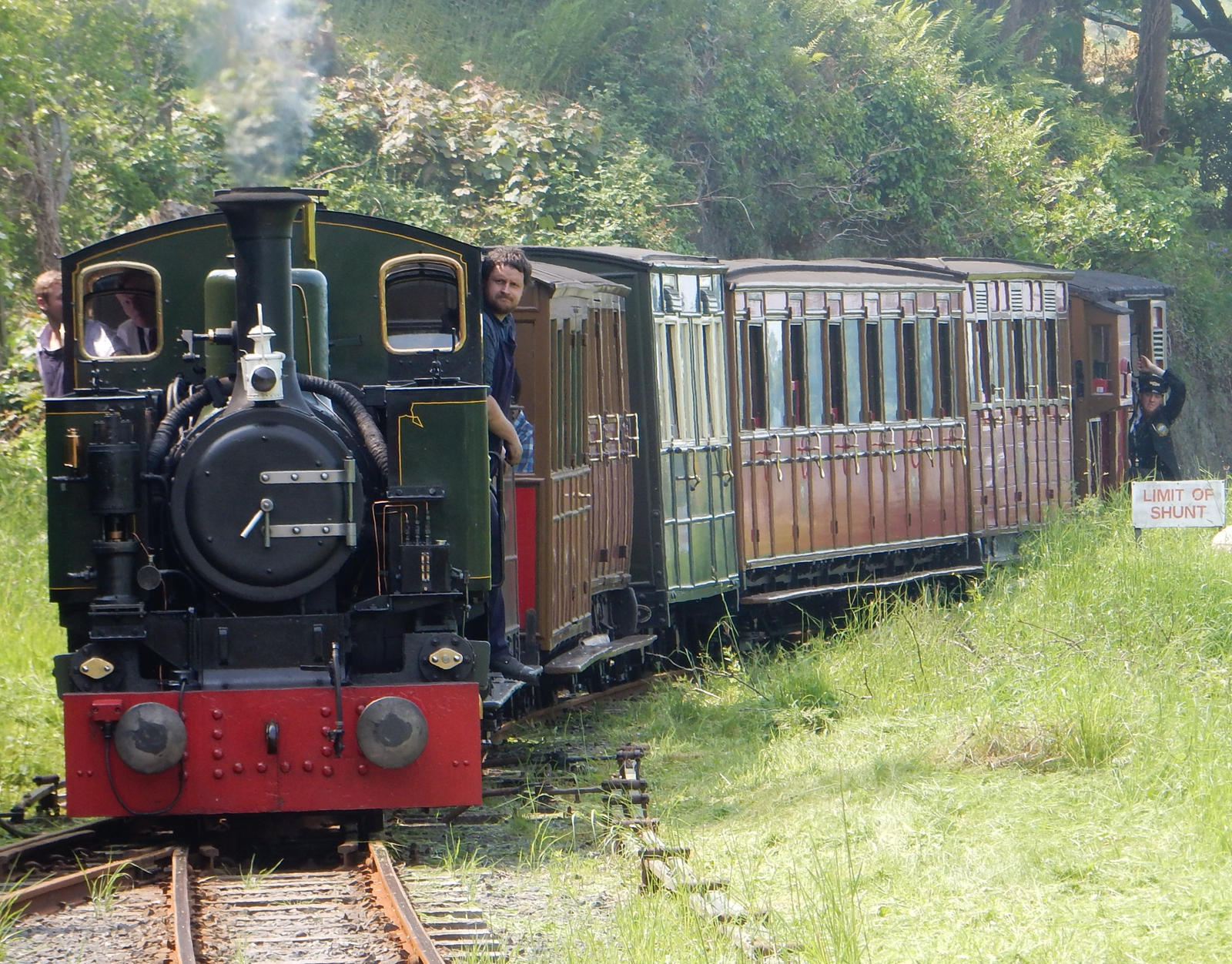 Tom Rolts Train Approaching Brynglas By Rlkitterman On Deviantart