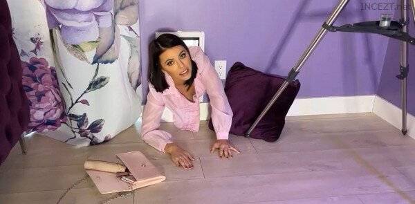 Woman Got Stuck In The Dog Door (Front) by Stuckfover on DeviantArt Woman Got Stuck In The Dog Door (Front) by Stuckfover on DeviantArt