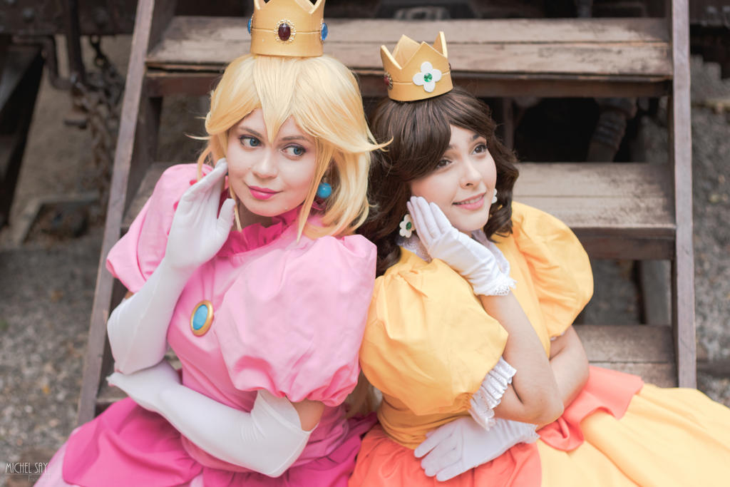 Princess Peach And Princess Daisy By Marilunacosplay On Deviantart