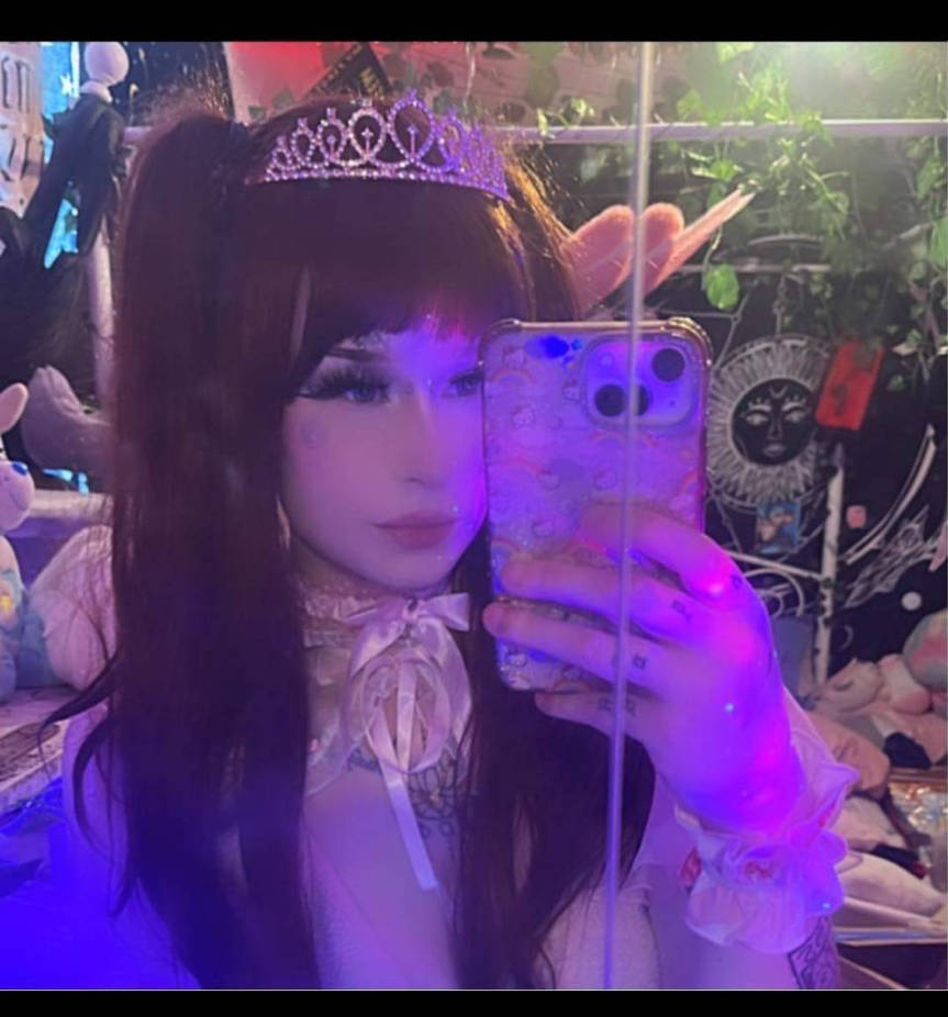 Selfie Queen Meh By Richeyrko On Deviantart