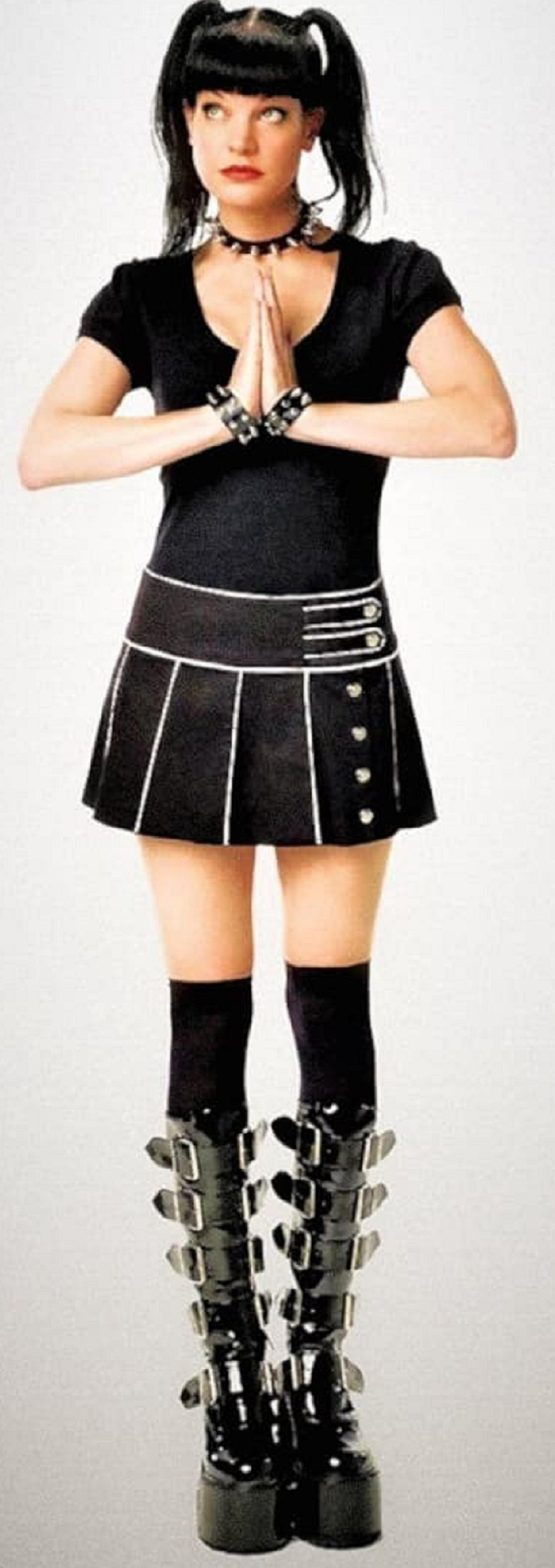 Abby Sciuto In Her Black Mini Skirt 2 By Dragonmatt600 On Deviantart