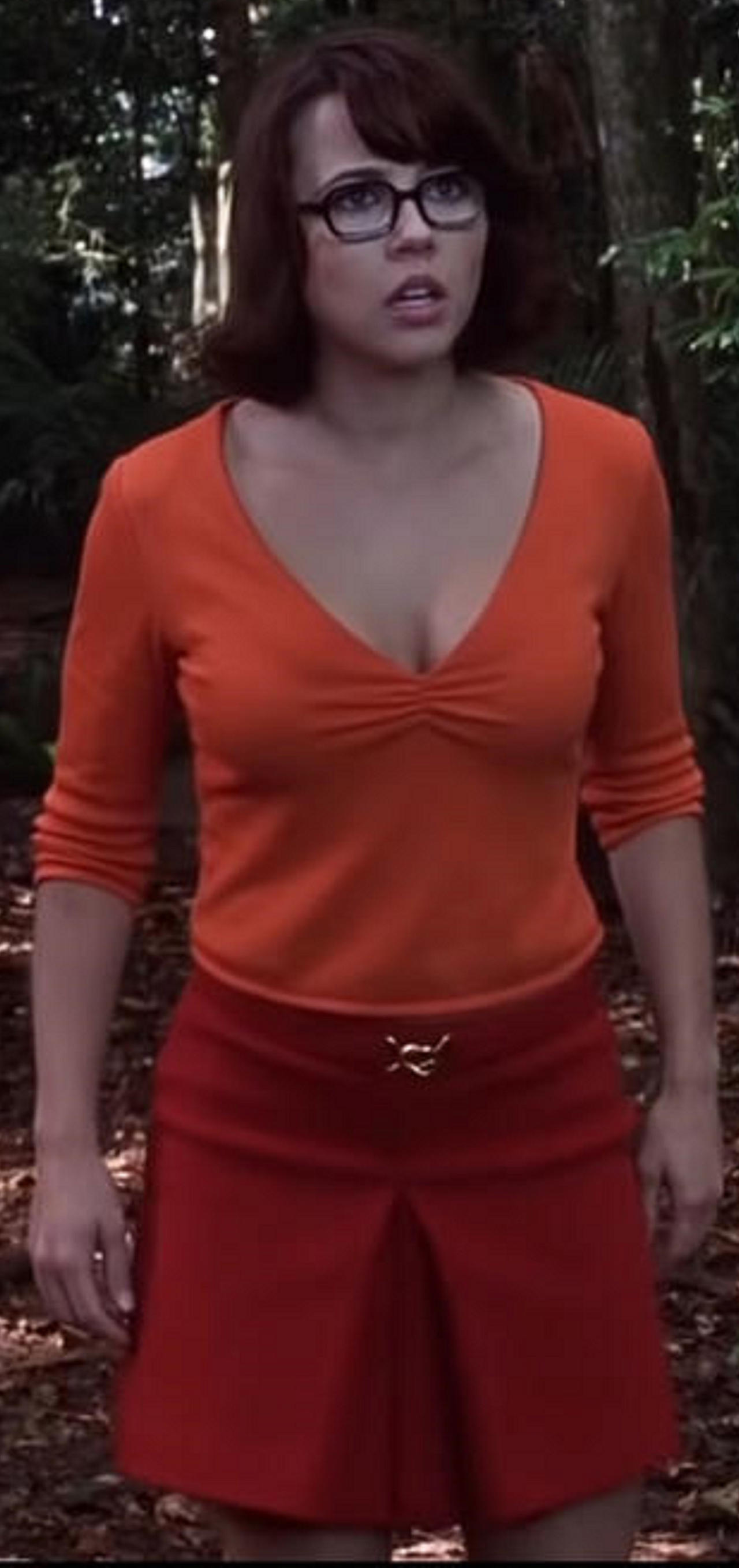 Linda Cardellini As The Beautiful And Sexy Velma 1 By Dragonmatt600 On Deviantart