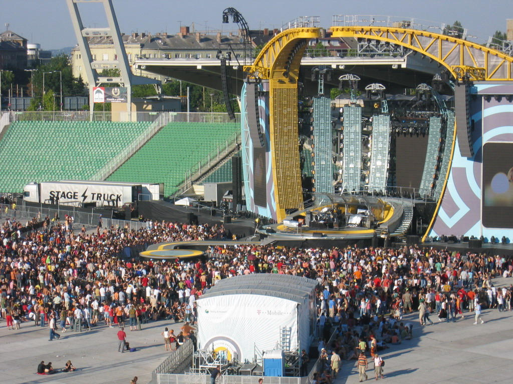 RW concert in Budapest 02 by Pillar-of-order on DeviantArt