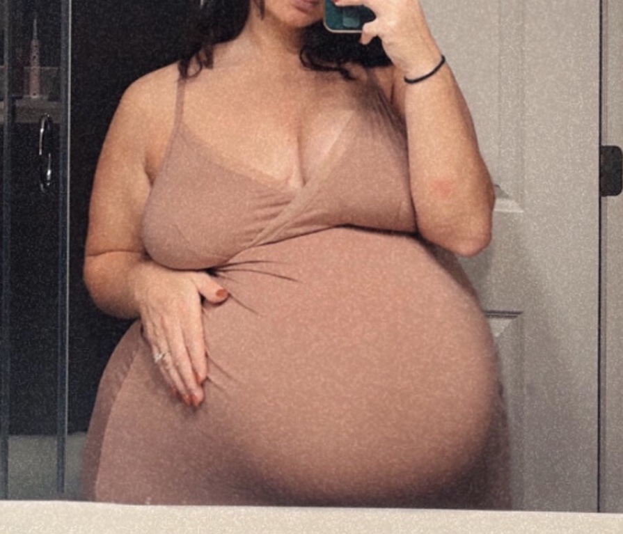 Kelly's Big Belly | Chapter 1: Introductions by BlubberNuggetEnjoyer on DeviantArt