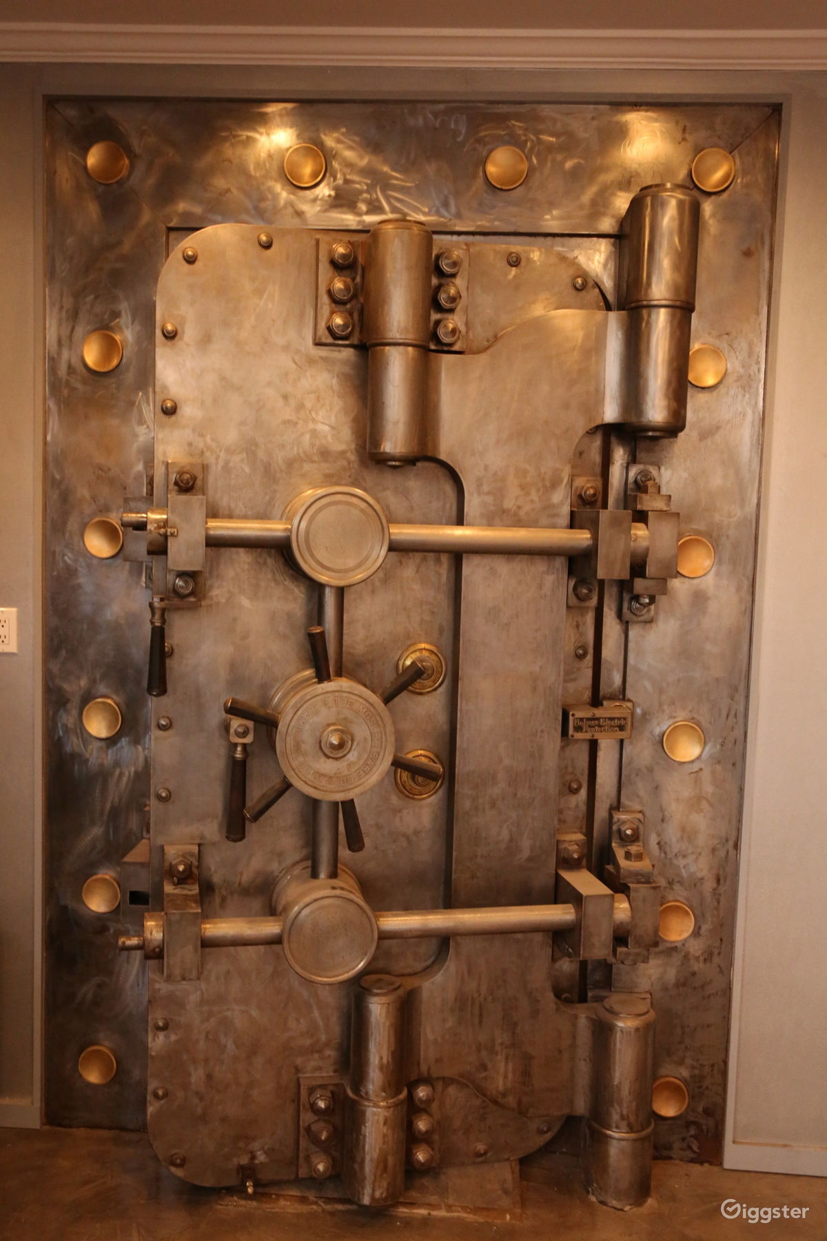 Heavy-security-bank-vault-door-with-multilevel-loc by huskerjpg on ...