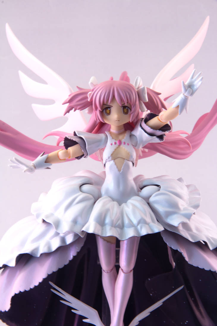 Ultimate Madoka Figma Pose 1 - close up by JenniferKitty20 on DeviantArt