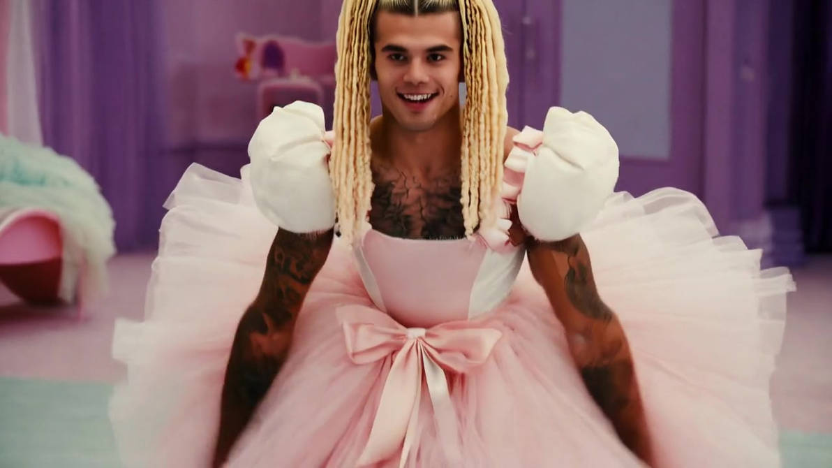 Pro Football Stud Alex Has a VERY Girly-Gurl Side! by KimShawn on ...