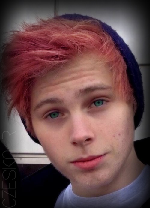 Luke Hemmings Eyes Close Up