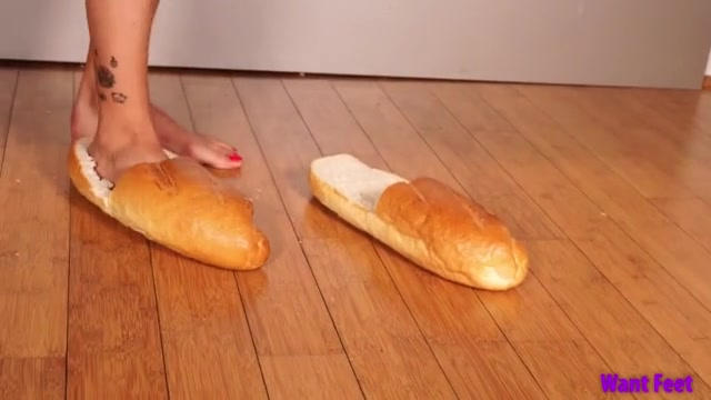 Amazon Trinity Bread Slippers by wantfeetcom on DeviantArt