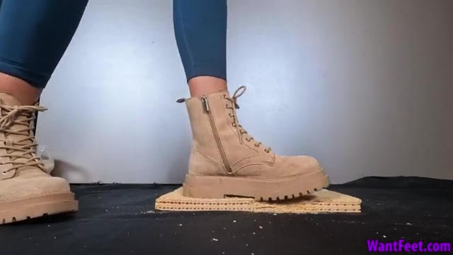 Wafers Crush in Boots by wantfeetcom on DeviantArt