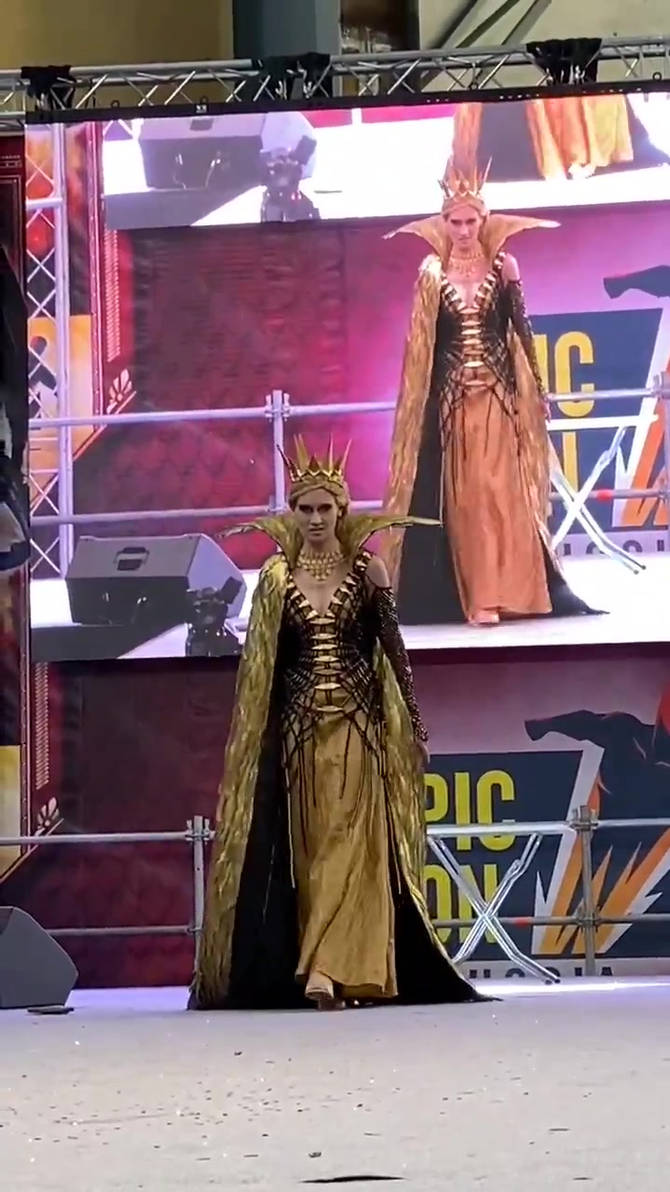 Queen Ravenna On Stage2 by countess1897 on DeviantArt