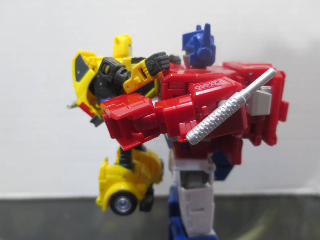 Optimus Prime Hugs Bumblebee by HueyHolmes on DeviantArt