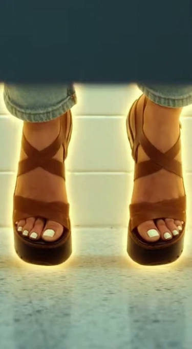 Robin Wiggling Toes in sandals by migkajsu on DeviantArt