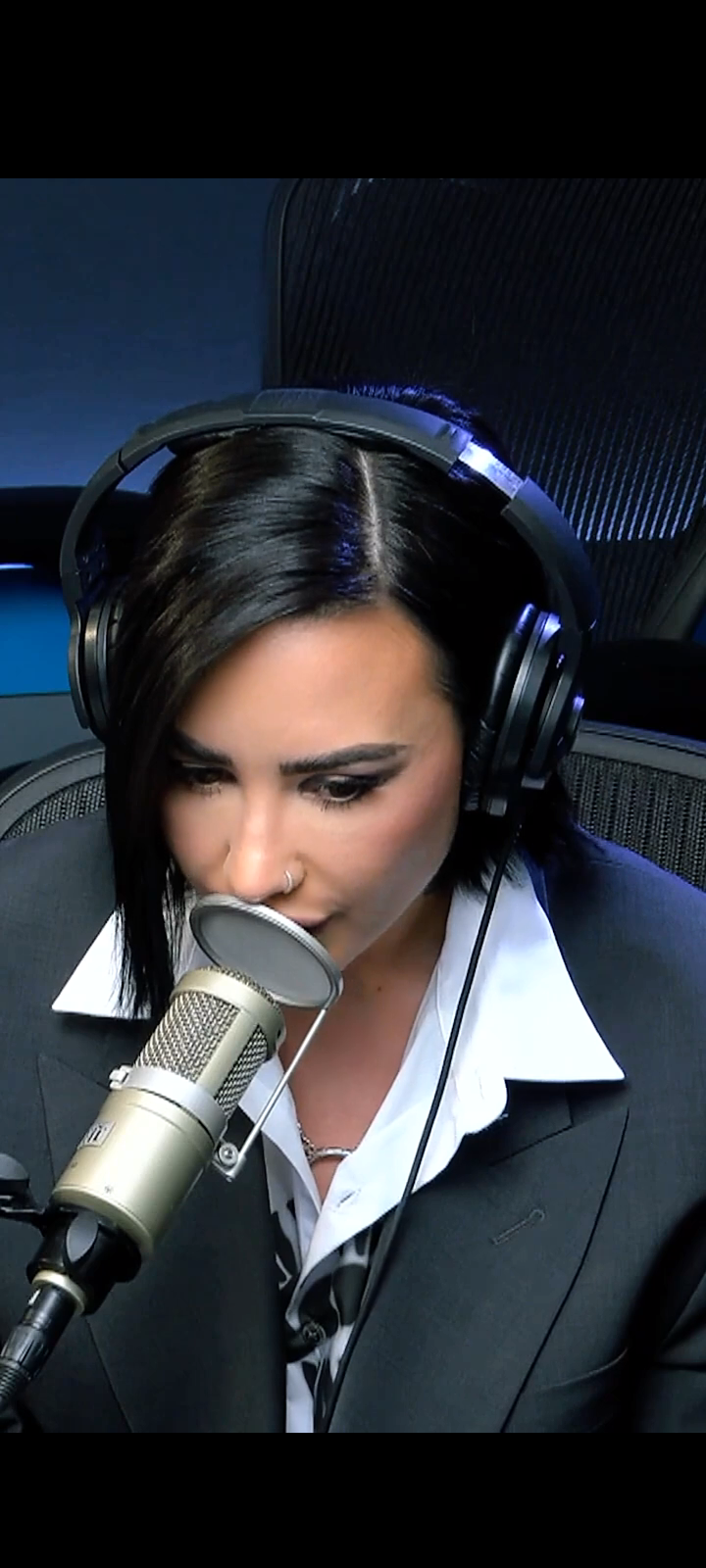 Demi Lovato doing a METAL PIG SQUEAL by LucasAustin8895 on DeviantArt