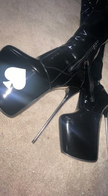 Spade Boots by BNWOPropaganda on DeviantArt