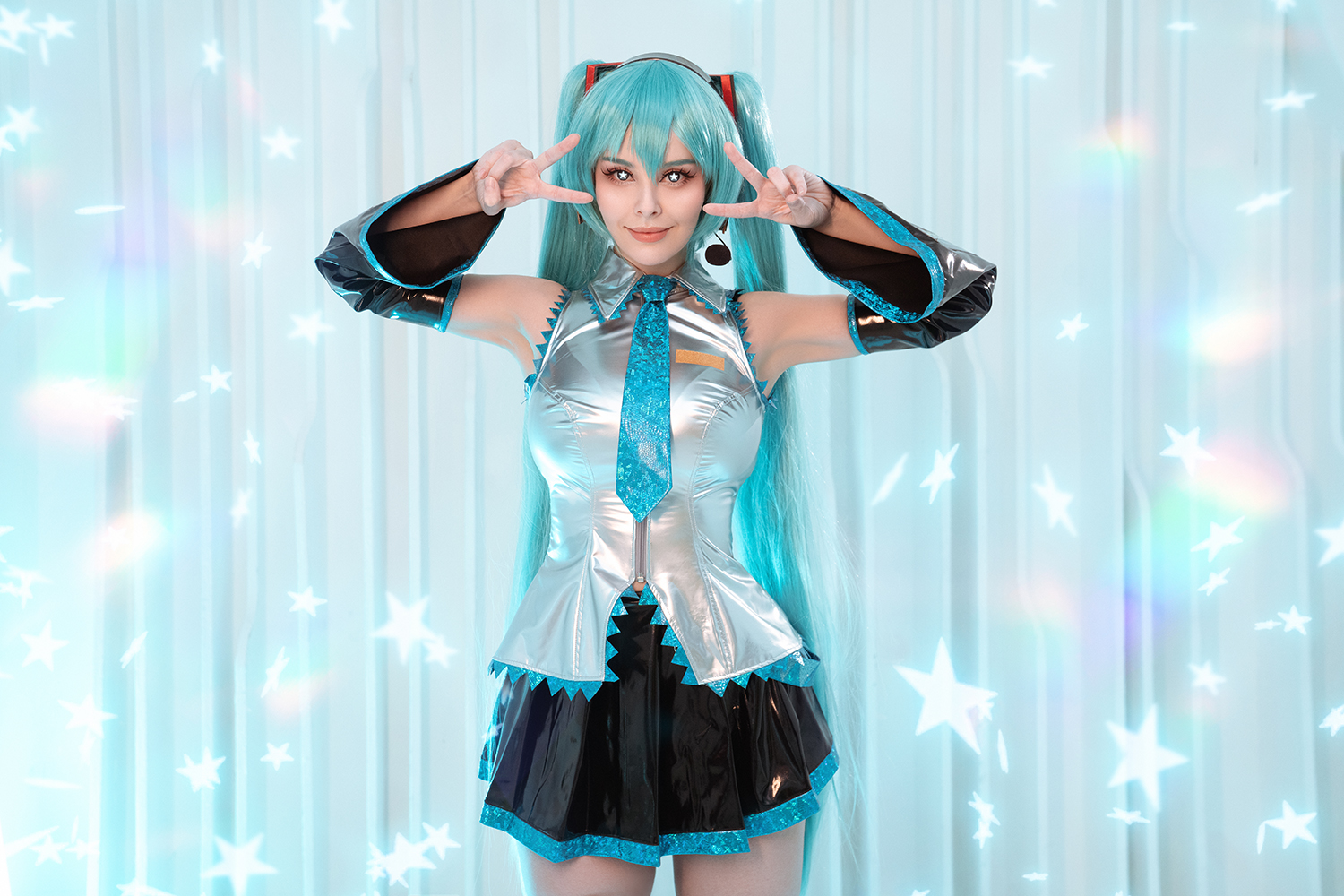 Hatsune Miku cosplay by Disharmonica on DeviantArt
