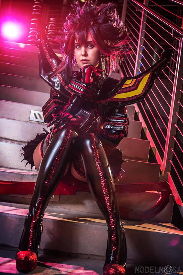 Ryuko Matoi Cosplay Chillin With Senketsu By Khainsaw On Deviantart 7653