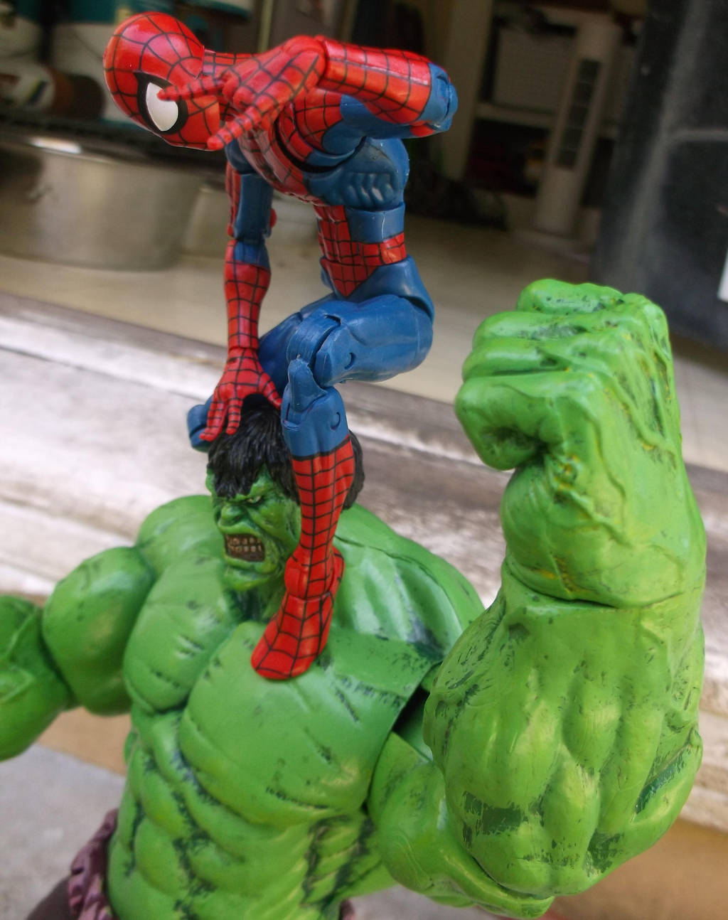 Spidey v Hulk by Jarred706 on DeviantArt